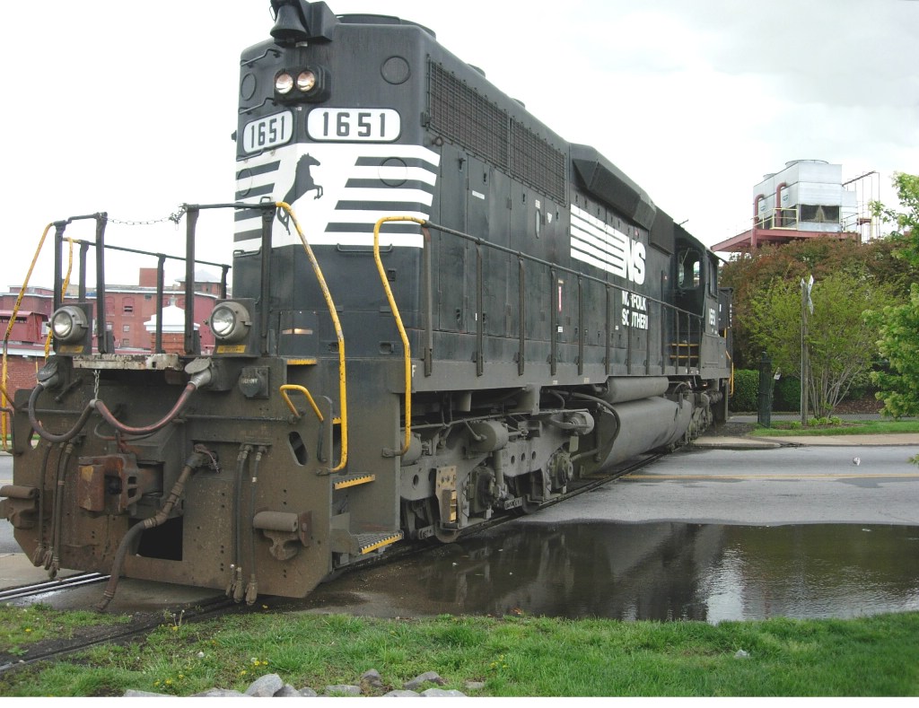 NS 1651 crosses West Main St. leaving Dan River Mills with 3 empty coal cars